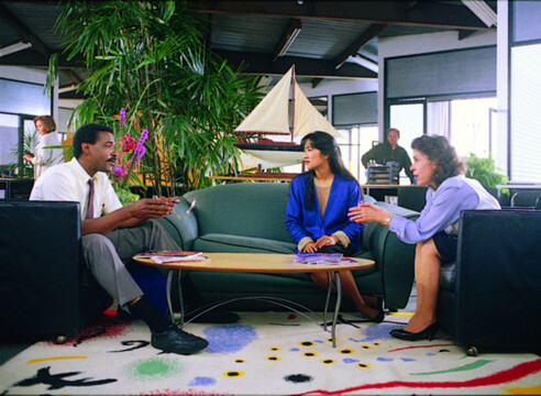 Team Building: What Makes a Good Team Player? training video